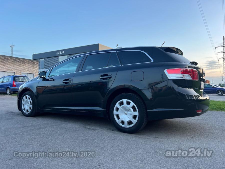 Black Toyota Avensis 2009 in Narva, with an engine capacity of 2.00 L and mileage of 440 thousand km for 2499 €, photo 15 on AUTOMOTO.COM.LV