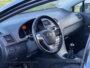 Black Toyota Avensis 2009 in Narva, with an engine capacity of 2.00 L and mileage of 440 thousand km for 2499 €, photo 16 on AUTOMOTO.COM.LV