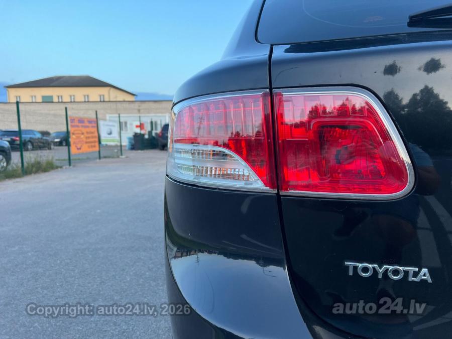 Black Toyota Avensis 2009 in Narva, with an engine capacity of 2.00 L and mileage of 440 thousand km for 2499 €, photo 18 on AUTOMOTO.COM.LV