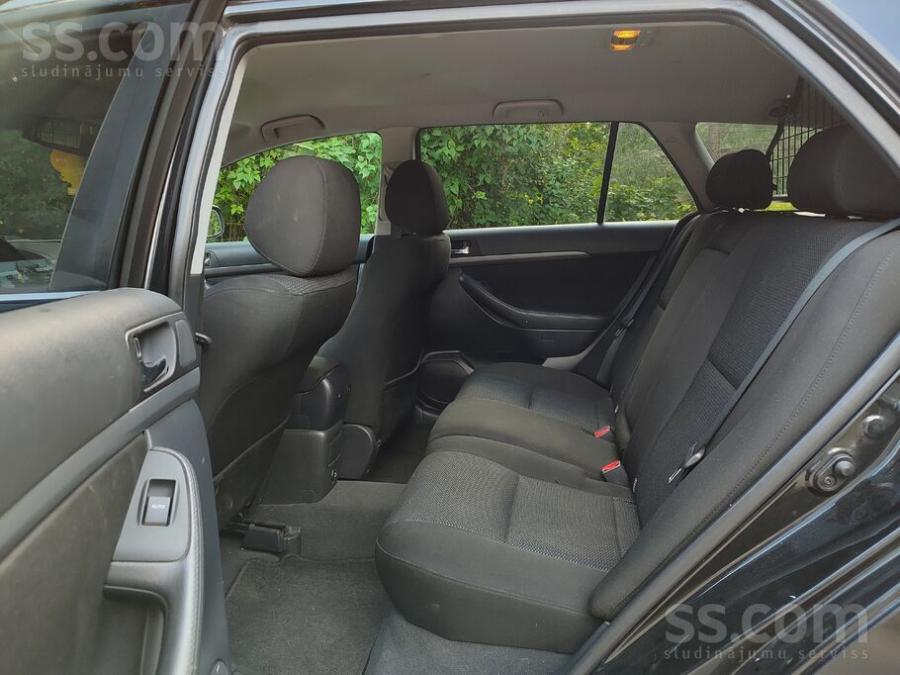 Melns Toyota Avensis 2009 Rīga, ar dzinēja tilpumu 2.20 L un nobraukumu 370 tūkst. km par 2150 €, foto 8 vietnē AUTOMOTO.COM.LV