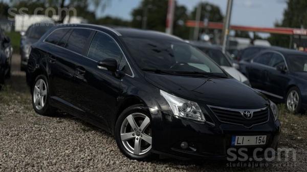Black Toyota Avensis 2009 in Jelgava, with an engine capacity of 2.00 L and mileage of 312 thousand km for 3590 €, photo 1 on AUTOMOTO.COM.LV