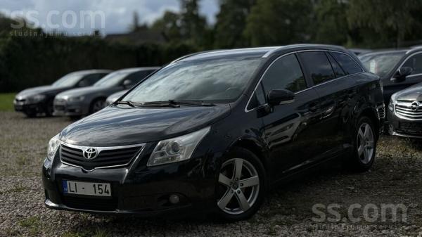 Black Toyota Avensis 2009 in Jelgava, with an engine capacity of 2.00 L and mileage of 312 thousand km for 3590 €, photo 2 on AUTOMOTO.COM.LV