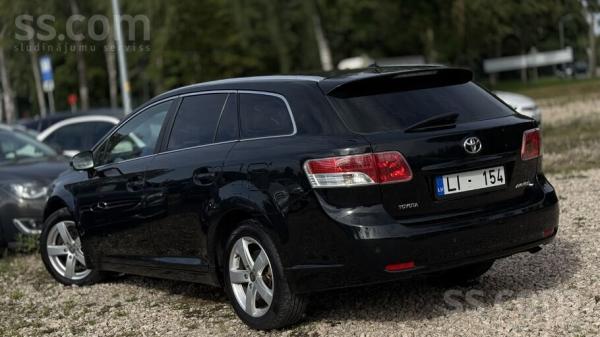 Black Toyota Avensis 2009 in Jelgava, with an engine capacity of 2.00 L and mileage of 312 thousand km for 3590 €, photo 4 on AUTOMOTO.COM.LV