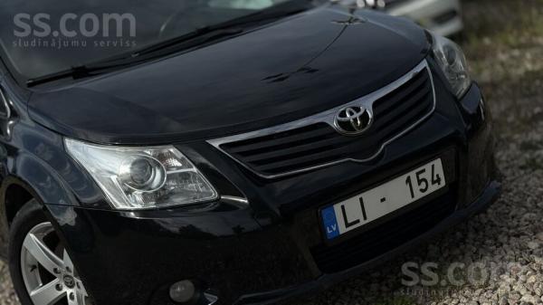 Black Toyota Avensis 2009 in Jelgava, with an engine capacity of 2.00 L and mileage of 312 thousand km for 3590 €, photo 5 on AUTOMOTO.COM.LV