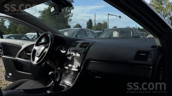 Black Toyota Avensis 2009 in Jelgava, with an engine capacity of 2.00 L and mileage of 312 thousand km for 3590 €, photo 8 on AUTOMOTO.COM.LV