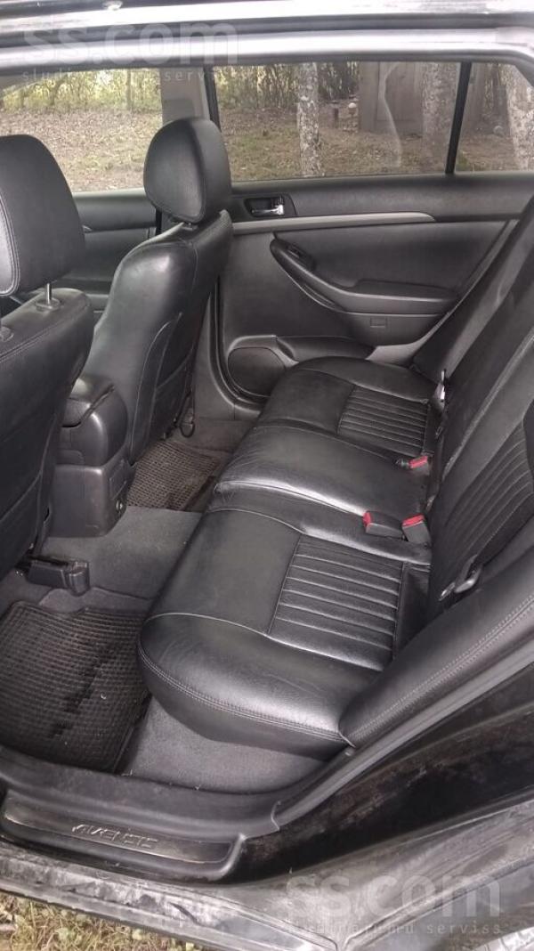Black Toyota Avensis 2009 in Talsi, with an engine capacity of 2.20 L and mileage of 397 thousand km for 2500 €, photo 4 on AUTOMOTO.COM.LV