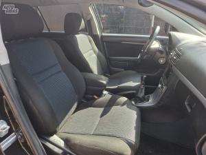 Black Toyota Avensis 2009 in Siauliai, with an engine capacity of 2.00 L and mileage of 277 thousand km for 2000 €, photo 14 on AUTOMOTO.COM.LV
