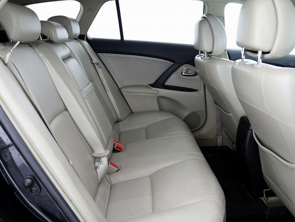Black Toyota Avensis 2009 in Tallinn, with an engine capacity of 2.20 L and mileage of 366 thousand km for 2699 €, photo 8 on AUTOMOTO.COM.LV