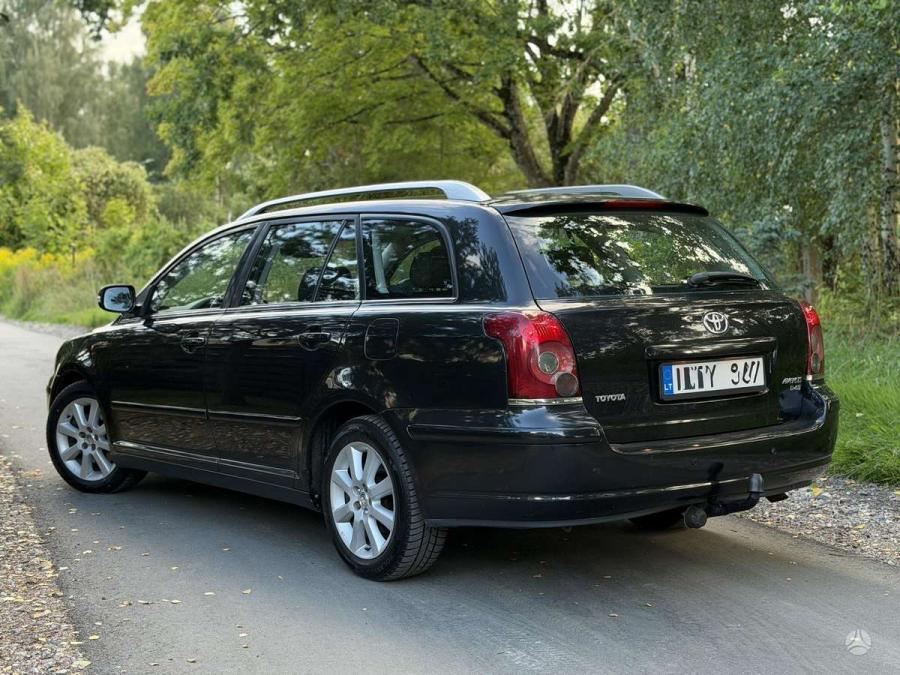 Black Toyota Avensis 2009 in Vilnius, with an engine capacity of 2.00 L and mileage of 291 thousand km for 2000 €, photo 1 on AUTOMOTO.COM.LV
