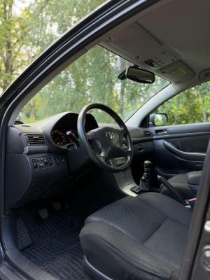 Black Toyota Avensis 2009 in Vilnius, with an engine capacity of 2.00 L and mileage of 291 thousand km for 2000 €, photo 6 on AUTOMOTO.COM.LV