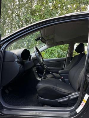 Black Toyota Avensis 2009 in Vilnius, with an engine capacity of 2.00 L and mileage of 291 thousand km for 2000 €, photo 7 on AUTOMOTO.COM.LV