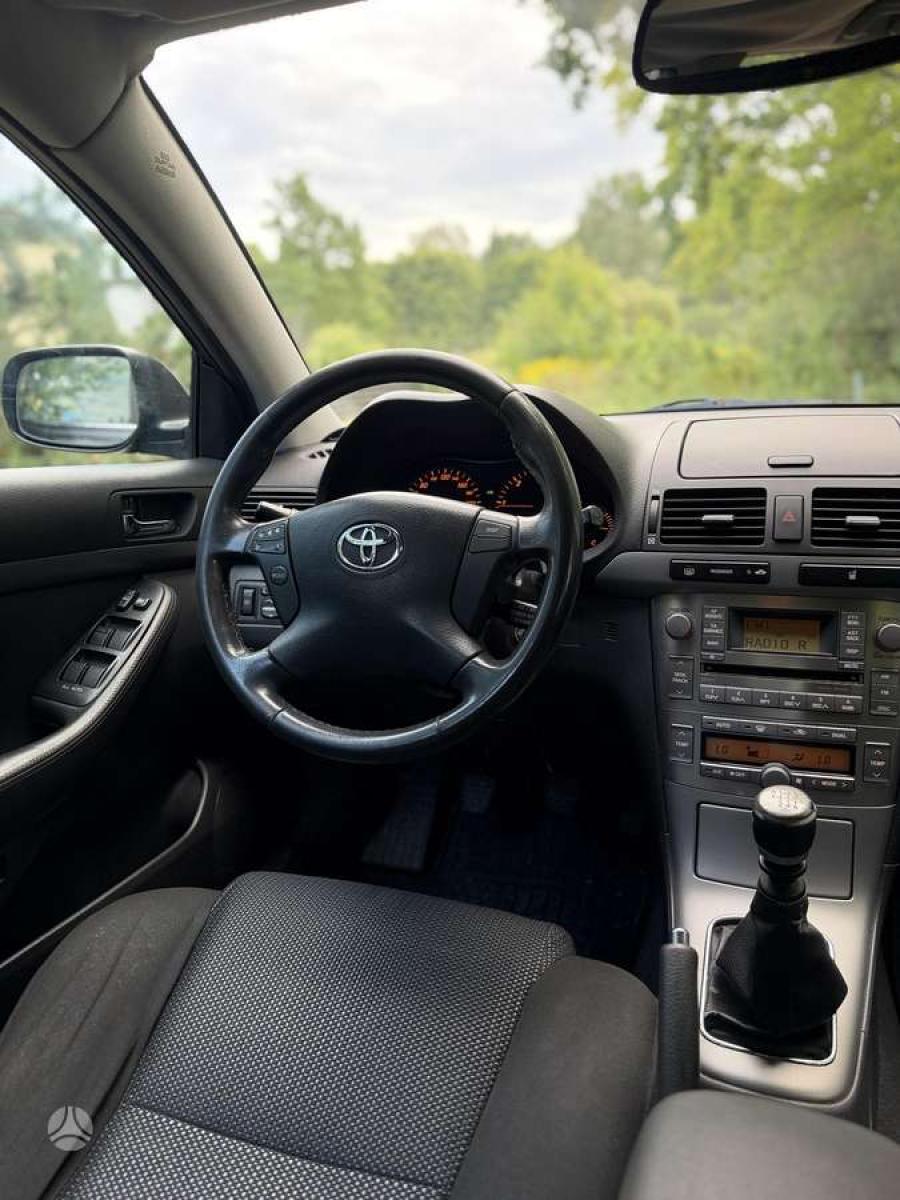 Black Toyota Avensis 2009 in Vilnius, with an engine capacity of 2.00 L and mileage of 291 thousand km for 2000 €, photo 11 on AUTOMOTO.COM.LV