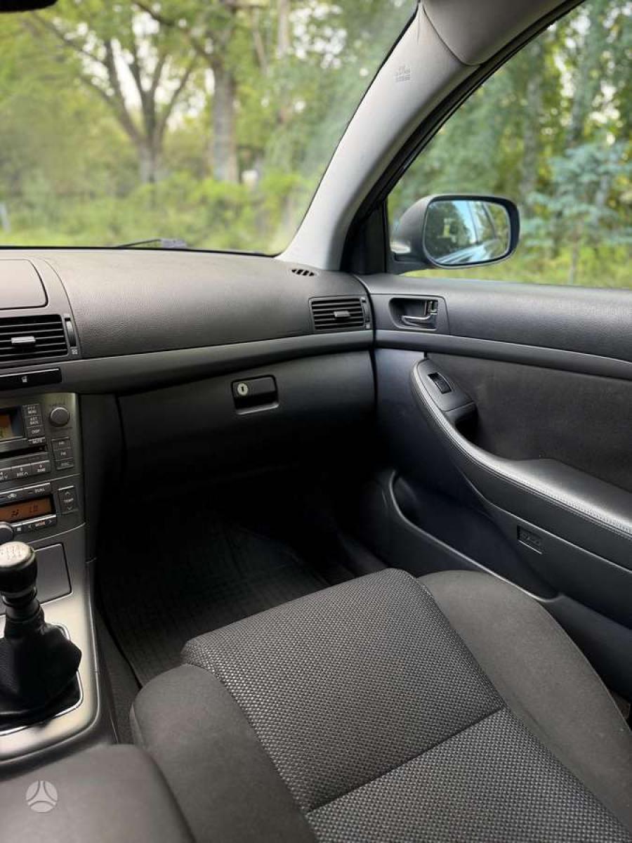 Black Toyota Avensis 2009 in Vilnius, with an engine capacity of 2.00 L and mileage of 291 thousand km for 2000 €, photo 12 on AUTOMOTO.COM.LV