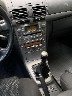 Black Toyota Avensis 2009 in Vilnius, with an engine capacity of 2.00 L and mileage of 291 thousand km for 2000 €, photo 15 on AUTOMOTO.COM.LV