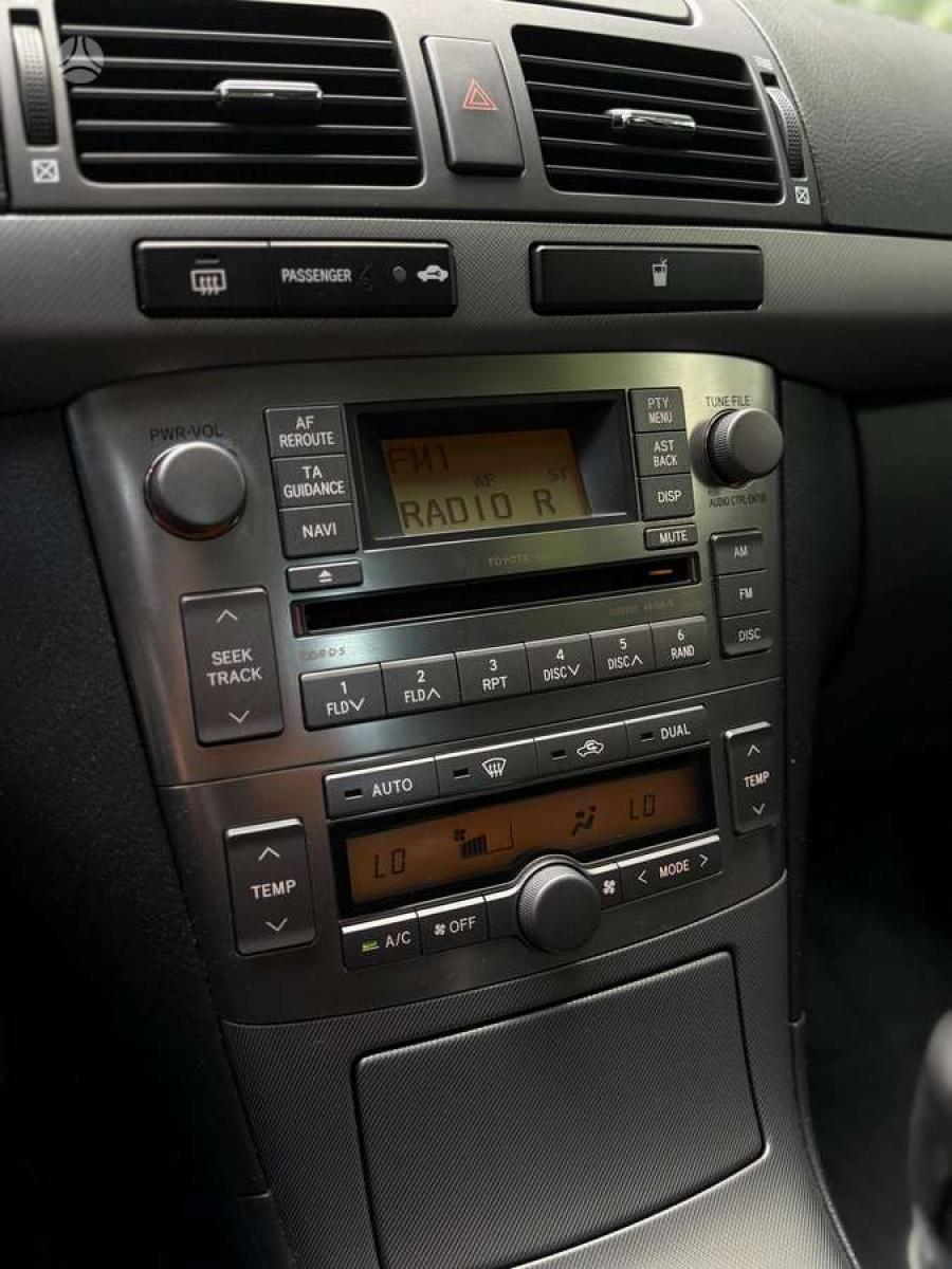 Black Toyota Avensis 2009 in Vilnius, with an engine capacity of 2.00 L and mileage of 291 thousand km for 2000 €, photo 16 on AUTOMOTO.COM.LV