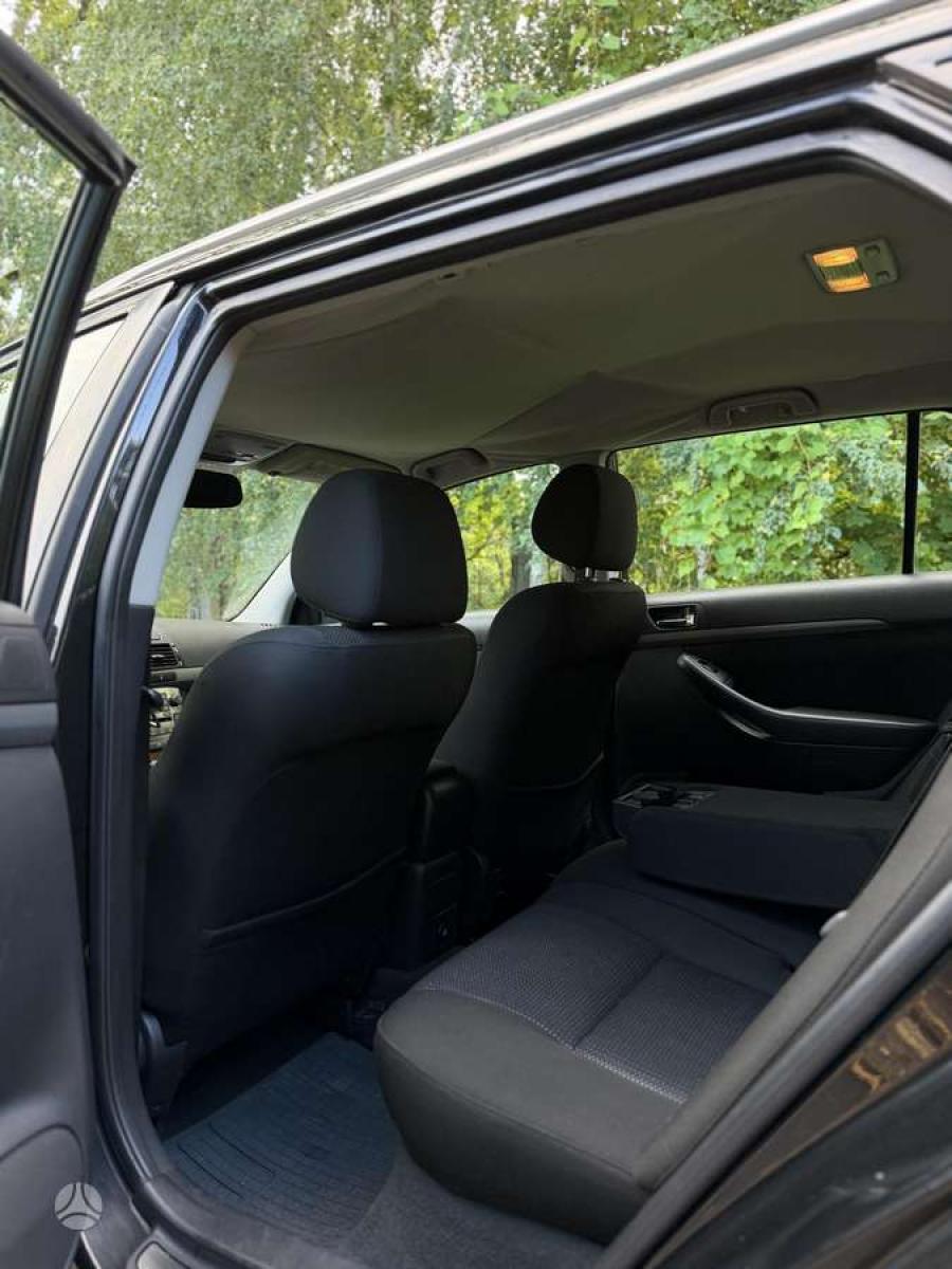 Black Toyota Avensis 2009 in Vilnius, with an engine capacity of 2.00 L and mileage of 291 thousand km for 2000 €, photo 21 on AUTOMOTO.COM.LV