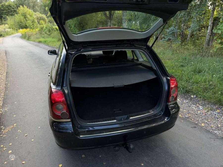 Black Toyota Avensis 2009 in Vilnius, with an engine capacity of 2.00 L and mileage of 291 thousand km for 2000 €, photo 22 on AUTOMOTO.COM.LV