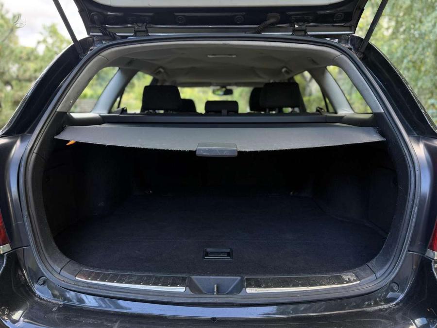 Black Toyota Avensis 2009 in Vilnius, with an engine capacity of 2.00 L and mileage of 291 thousand km for 2000 €, photo 23 on AUTOMOTO.COM.LV