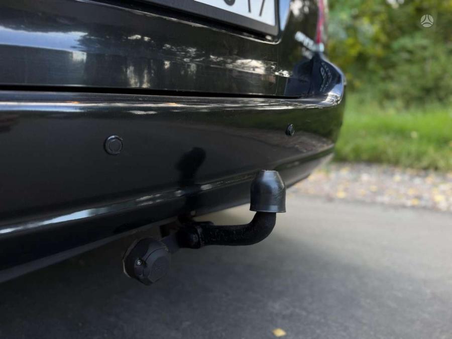 Black Toyota Avensis 2009 in Vilnius, with an engine capacity of 2.00 L and mileage of 291 thousand km for 2000 €, photo 24 on AUTOMOTO.COM.LV