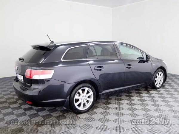 Black Toyota Avensis 2009 in Tallinn, with an engine capacity of 2.20 L and mileage of 366 thousand km for 2699 €, photo 4 on AUTOMOTO.COM.LV