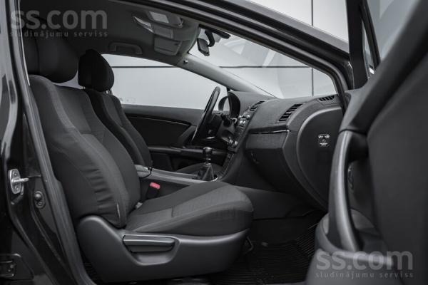 Melns Toyota Avensis 2009 Rīga, ar dzinēja tilpumu 2.00 L un nobraukumu 350 tūkst. km par 2950 €, foto 9 vietnē AUTOMOTO.COM.LV