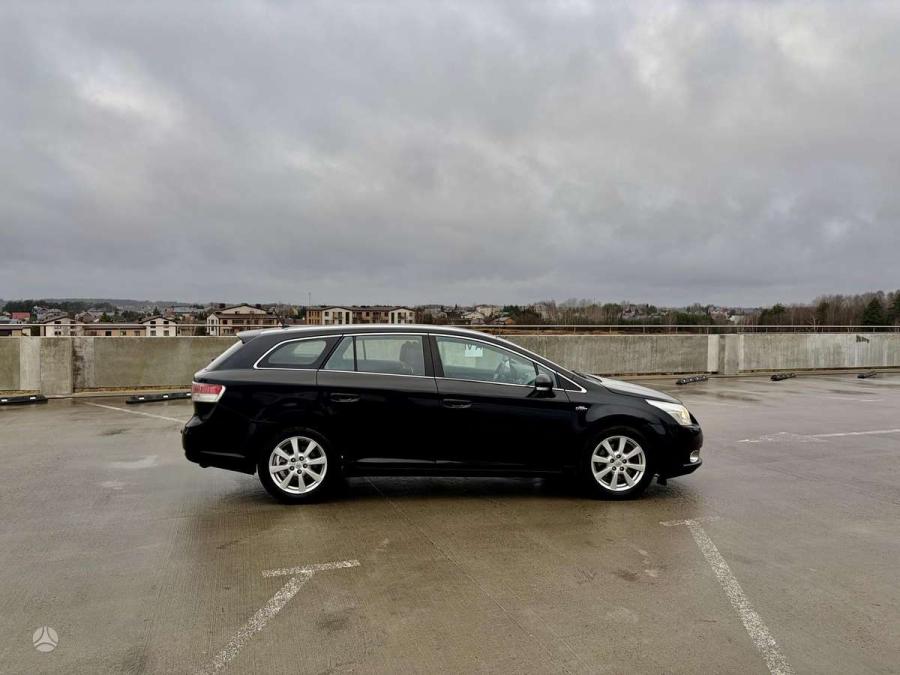 Melns Toyota Avensis 2010 Viļņa, ar dzinēja tilpumu 2.20 L un nobraukumu 250 tūkst. km par 2900 €, foto 7 vietnē AUTOMOTO.COM.LV