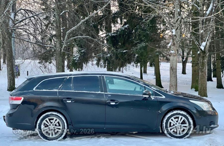 Black Toyota Avensis 2010 in Tallinn, with an engine capacity of 2.00 L and mileage of 360 thousand km for 2690 €, photo 4 on AUTOMOTO.COM.LV