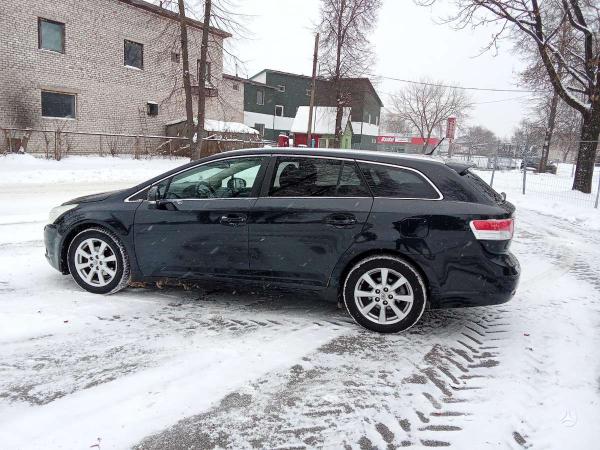 Black Toyota Avensis 2010 in Alytus, with an engine capacity of 2.00 L and mileage of 247 thousand km for 4400 €, photo 2 on AUTOMOTO.COM.LV