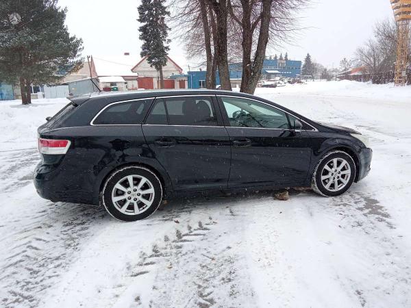Black Toyota Avensis 2010 in Alytus, with an engine capacity of 2.00 L and mileage of 247 thousand km for 4400 €, photo 3 on AUTOMOTO.COM.LV
