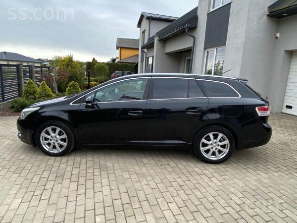 Black Toyota Avensis 2010 in Jekabpils, with an engine capacity of 2.00 L and mileage of 274 thousand km for 5800 €, photo 4 on AUTOMOTO.COM.LV