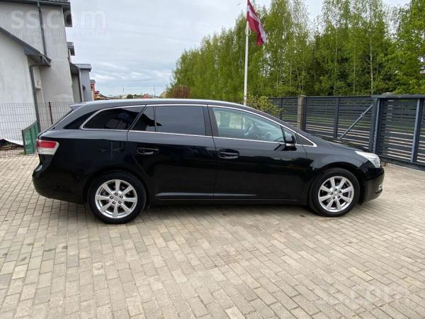 Black Toyota Avensis 2010 in Jekabpils, with an engine capacity of 2.00 L and mileage of 274 thousand km for 5800 €, photo 5 on AUTOMOTO.COM.LV
