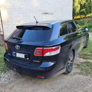 Black Toyota Avensis 2010 in Vilnius, with an engine capacity of 1.90 L and mileage of 385 thousand km for 2490 €, photo 3 on AUTOMOTO.COM.LV