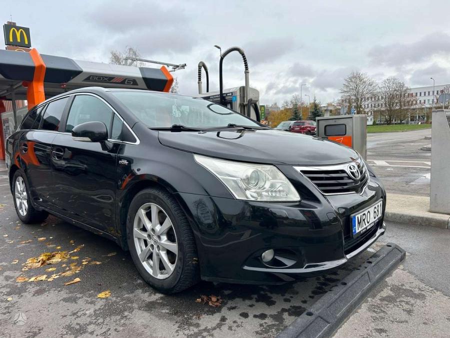 Black Toyota Avensis 2010 in Kaunas, with an engine capacity of 2.23 L and mileage of 300 thousand km for 3200 €, photo 3 on AUTOMOTO.COM.LV