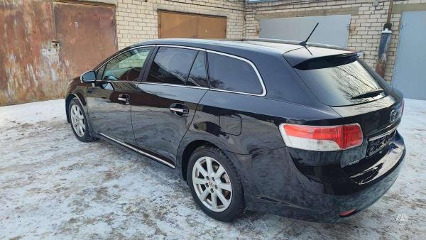 Black Toyota Avensis 2010 in Prienai, with an engine capacity of 2.23 L and mileage of 288 thousand km for 4100 €, photo 2 on AUTOMOTO.COM.LV