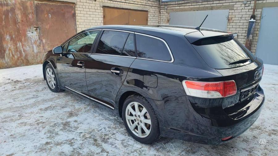 Melns Toyota Avensis 2010 Prienai, ar dzinēja tilpumu 2.23 L un nobraukumu 288 tūkst. km par 4100 €, foto 2 vietnē AUTOMOTO.COM.LV