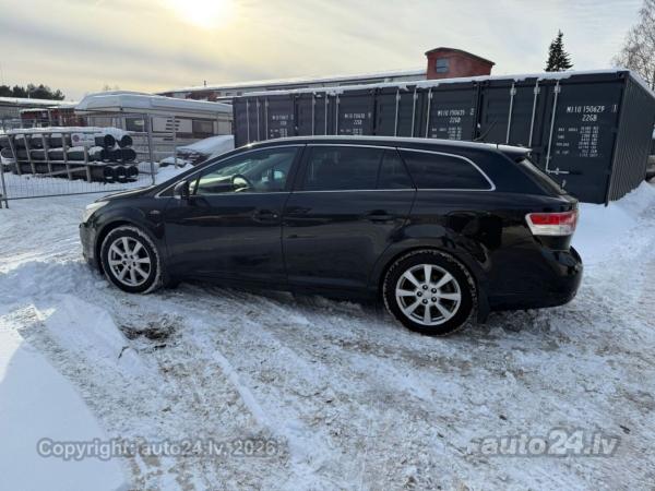 Melns Toyota Avensis 2010 Tallina, ar dzinēja tilpumu 2.20 L un nobraukumu 0 tūkst. km par 4100 €, foto 11 vietnē AUTOMOTO.COM.LV
