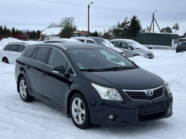 Black Toyota Avensis 2010 in Kedainiai, with an engine capacity of 2.23 L and mileage of 242 thousand km for 4250 €, photo 2 on AUTOMOTO.COM.LV
