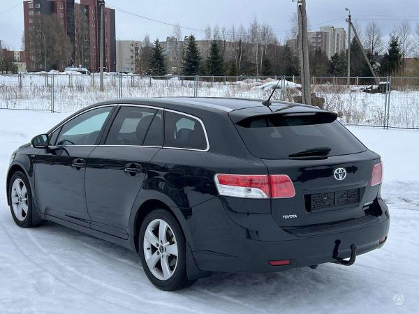 Black Toyota Avensis 2010 in Kedainiai, with an engine capacity of 2.23 L and mileage of 242 thousand km for 4250 €, photo 4 on AUTOMOTO.COM.LV