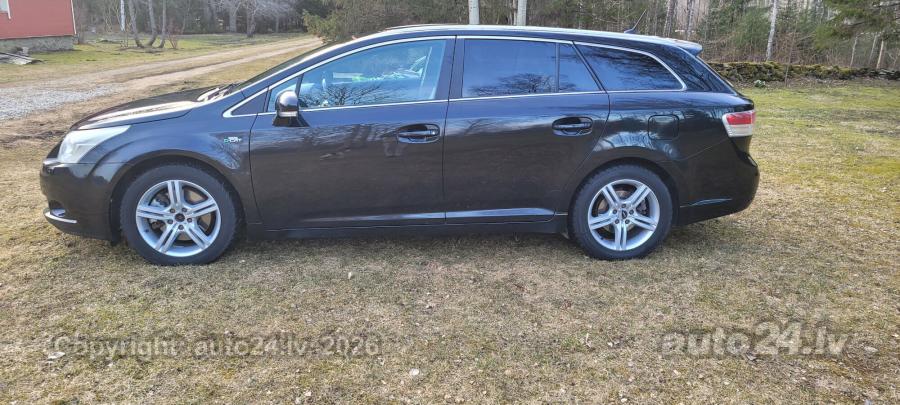 Черный Тойота Авенсис 2010 в Рапла, объемом двигателя 2.20 л и пробегом 324 тыс. км за 5000 €, фото 4 на AUTOMOTO.COM.LV