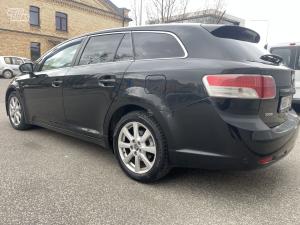 Melns Toyota Avensis 2010 Viļņa, ar dzinēja tilpumu 2.20 L un nobraukumu 350 tūkst. km par 3000 €, foto  vietnē AUTOMOTO.COM.LV