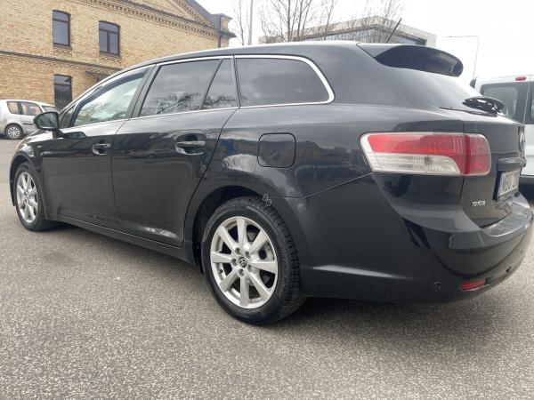 Black Toyota Avensis 2010 in Vilnius, with an engine capacity of 2.00 L and mileage of 350 thousand km for 3250 €, photo 1 on AUTOMOTO.COM.LV
