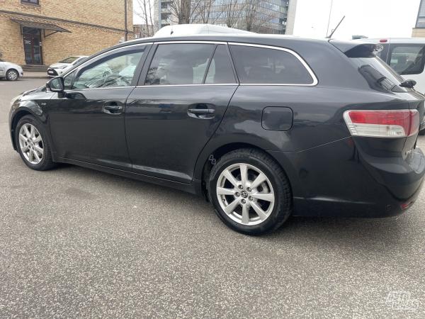 Black Toyota Avensis 2010 in Vilnius, with an engine capacity of 2.00 L and mileage of 350 thousand km for 3250 €, photo 2 on AUTOMOTO.COM.LV