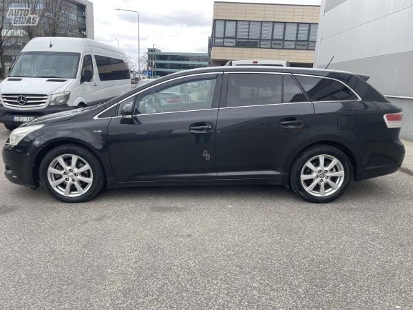 Black Toyota Avensis 2010 in Vilnius, with an engine capacity of 2.00 L and mileage of 350 thousand km for 3250 €, photo 3 on AUTOMOTO.COM.LV