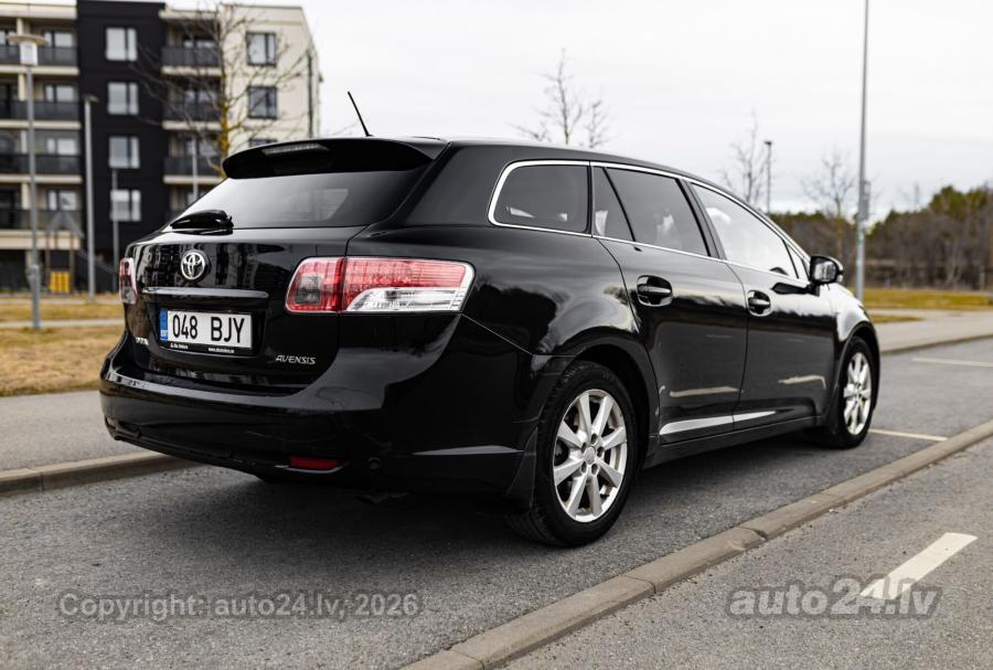 Черный Тойота Авенсис 2010 в Таллин, объемом двигателя 2.20 л и пробегом 250 тыс. км за 4999 €, фото 6 на AUTOMOTO.COM.LV