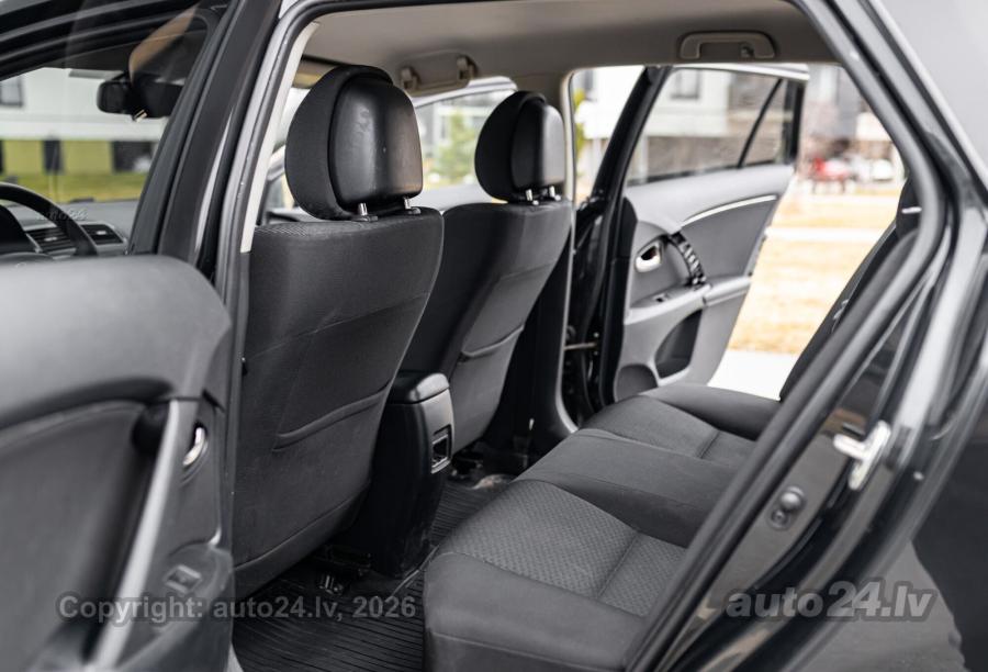 Черный Тойота Авенсис 2010 в Таллин, объемом двигателя 2.20 л и пробегом 250 тыс. км за 4999 €, фото 10 на AUTOMOTO.COM.LV