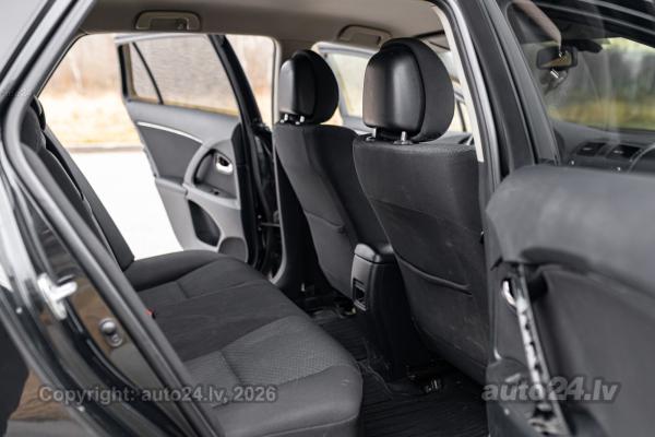 Melns Toyota Avensis 2010 Tallina, ar dzinēja tilpumu 2.20 L un nobraukumu 250 tūkst. km par 4999 €, foto 10 vietnē AUTOMOTO.COM.LV