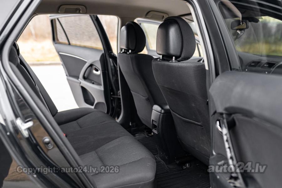 Черный Тойота Авенсис 2010 в Таллин, объемом двигателя 2.20 л и пробегом 250 тыс. км за 4999 €, фото 11 на AUTOMOTO.COM.LV