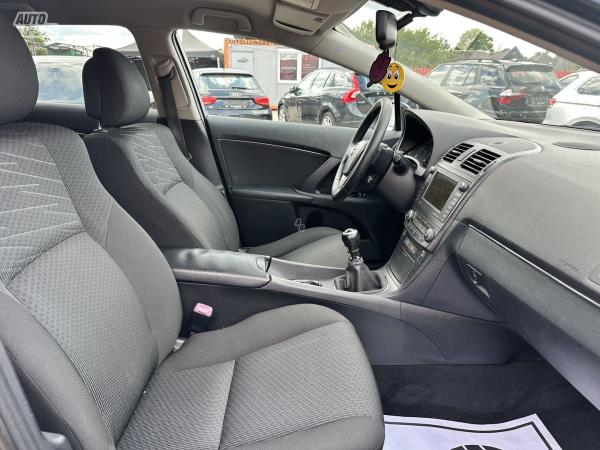 Black Toyota Avensis 2010 in Pabrade, with an engine capacity of 2.20 L and mileage of 258 thousand km for 5250 €, photo 10 on AUTOMOTO.COM.LV