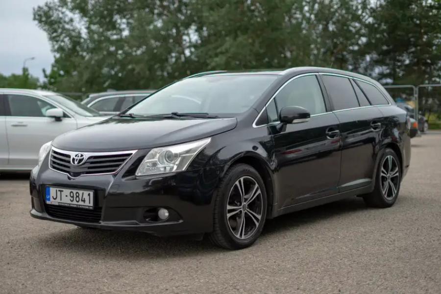 Черный Тойота Авенсис 2010 в Лиепая, объемом двигателя 2.20 л и пробегом 283 тыс. км за 5950 €, фото 1 на AUTOMOTO.COM.LV