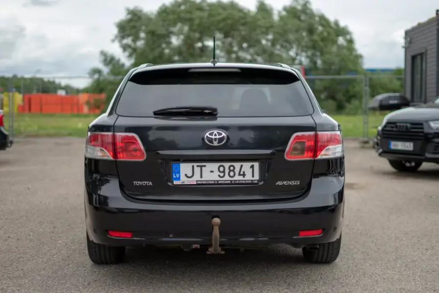 Черный Тойота Авенсис 2010 в Лиепая, объемом двигателя 2.20 л и пробегом 283 тыс. км за 5950 €, фото 4 на AUTOMOTO.COM.LV